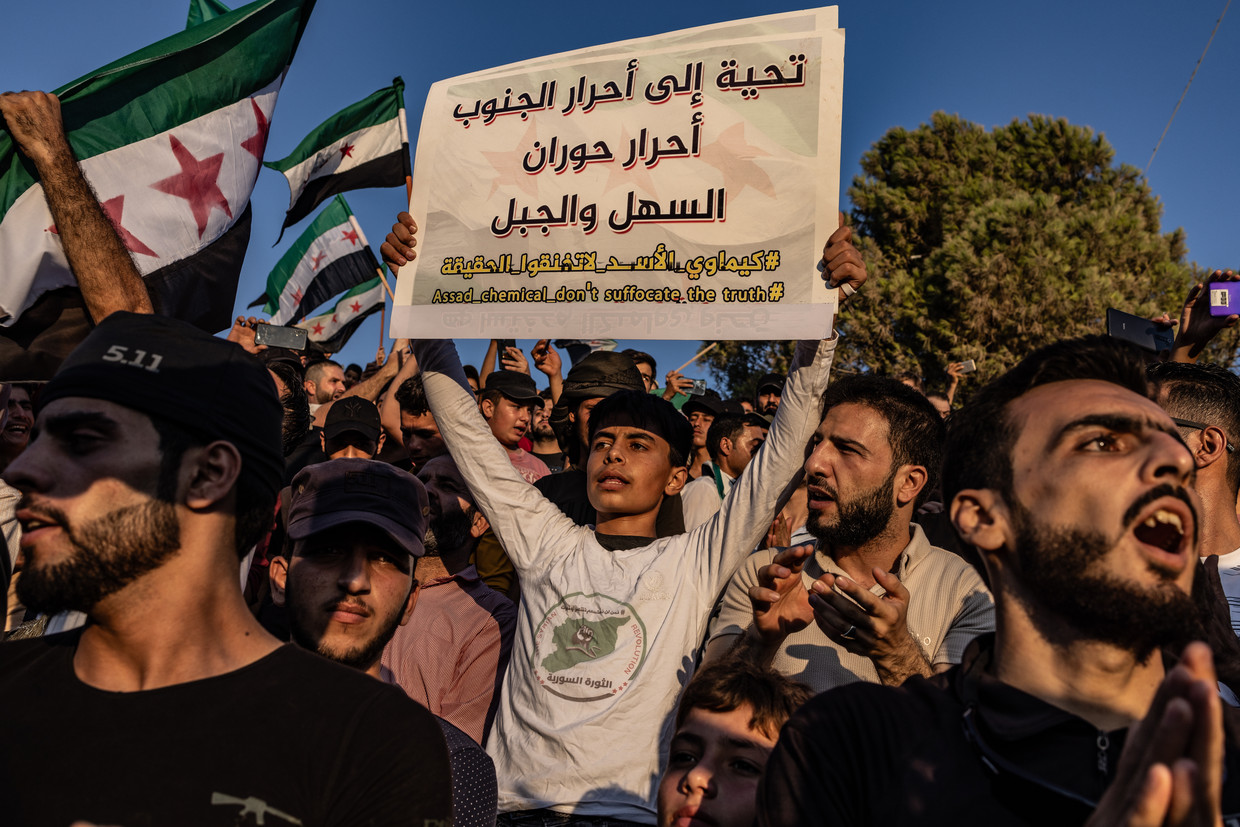 Brokkelt de macht van Assad af nu de Russische steun weg is? Opnieuw duizenden Syriërs op straat