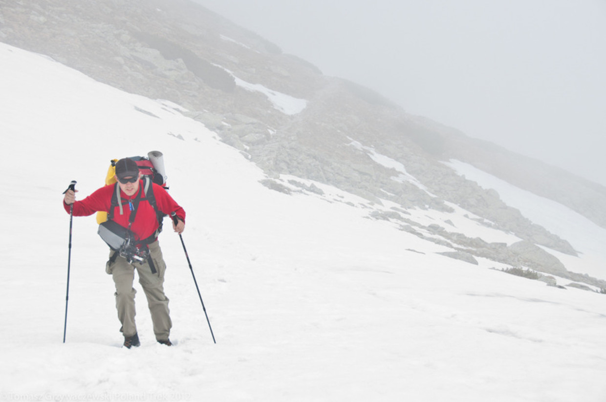 Belg bereikt top van hoogste Poolse berg in sneeuwstorm | De Morgen