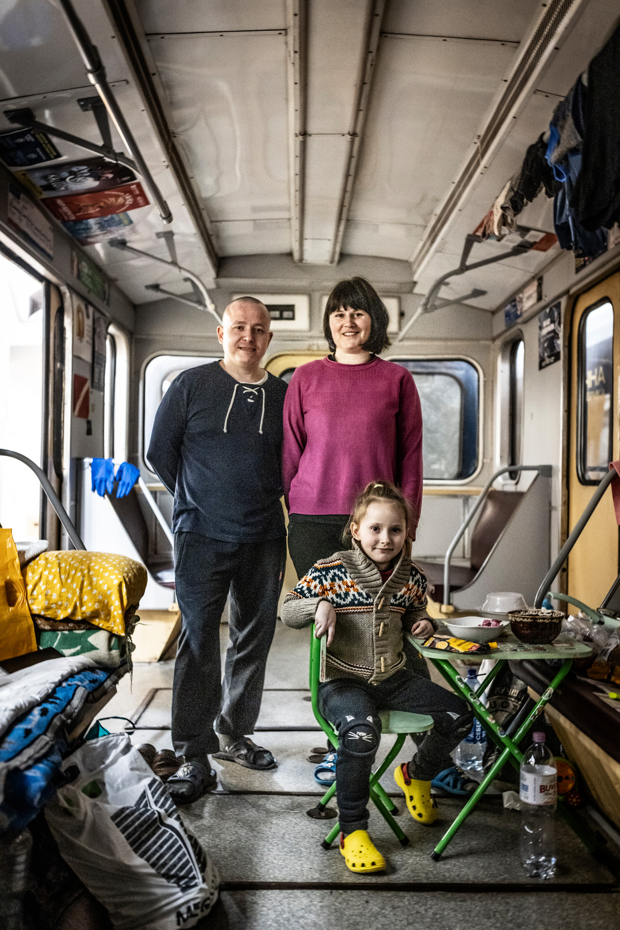 Zij schuilen in de metro van Charkiv: ‘We zitten liever een jaar onder ...