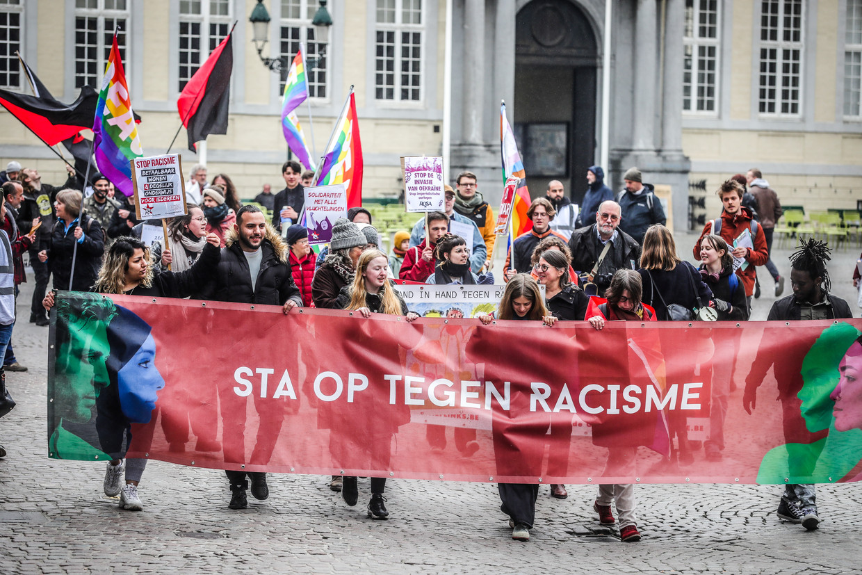 Betogingen tegen racisme in vijftien centrumsteden | De Morgen