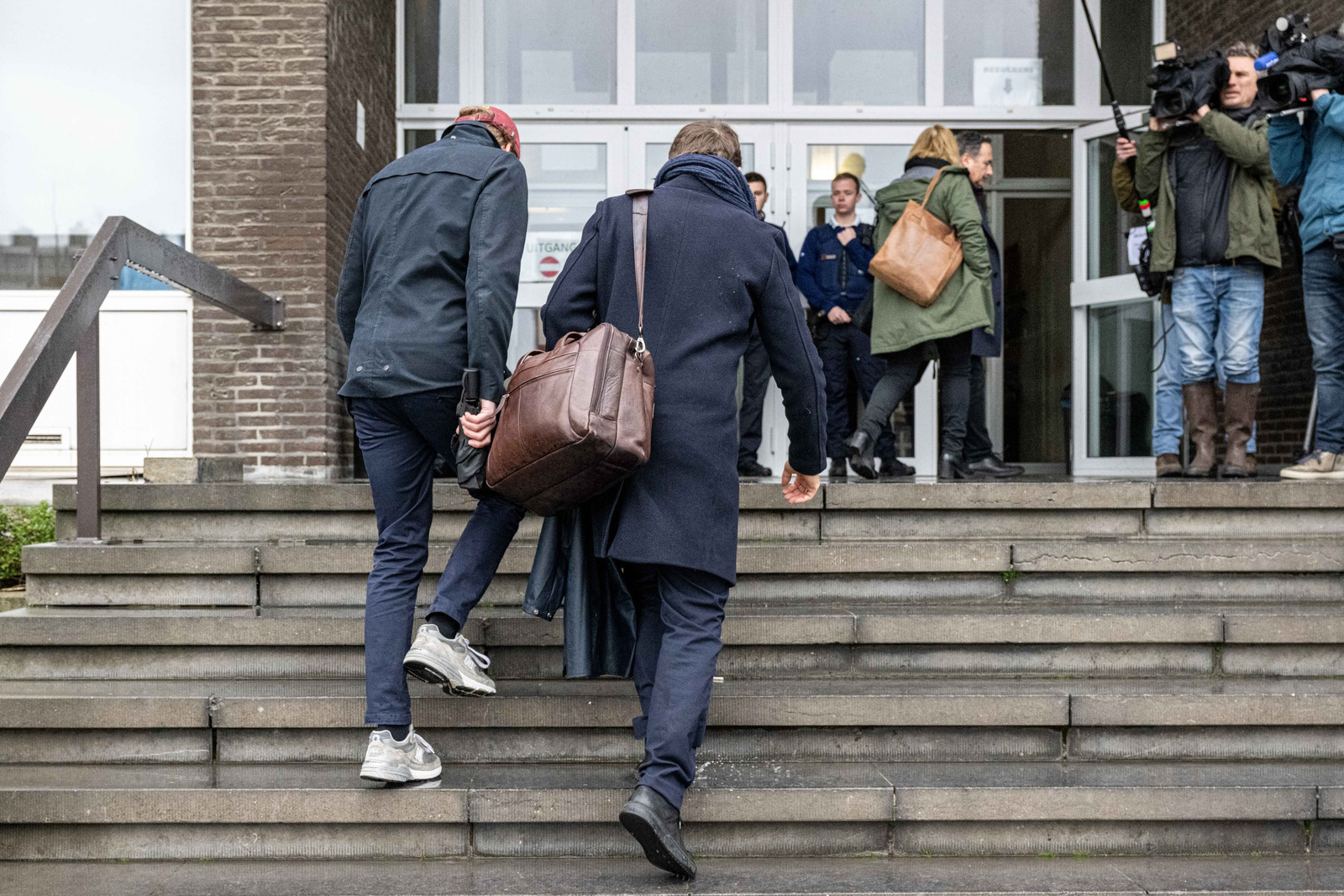 ‘Hij is ook zelf slachtoffer geworden, ergens’: tweede procesdag biedt ...