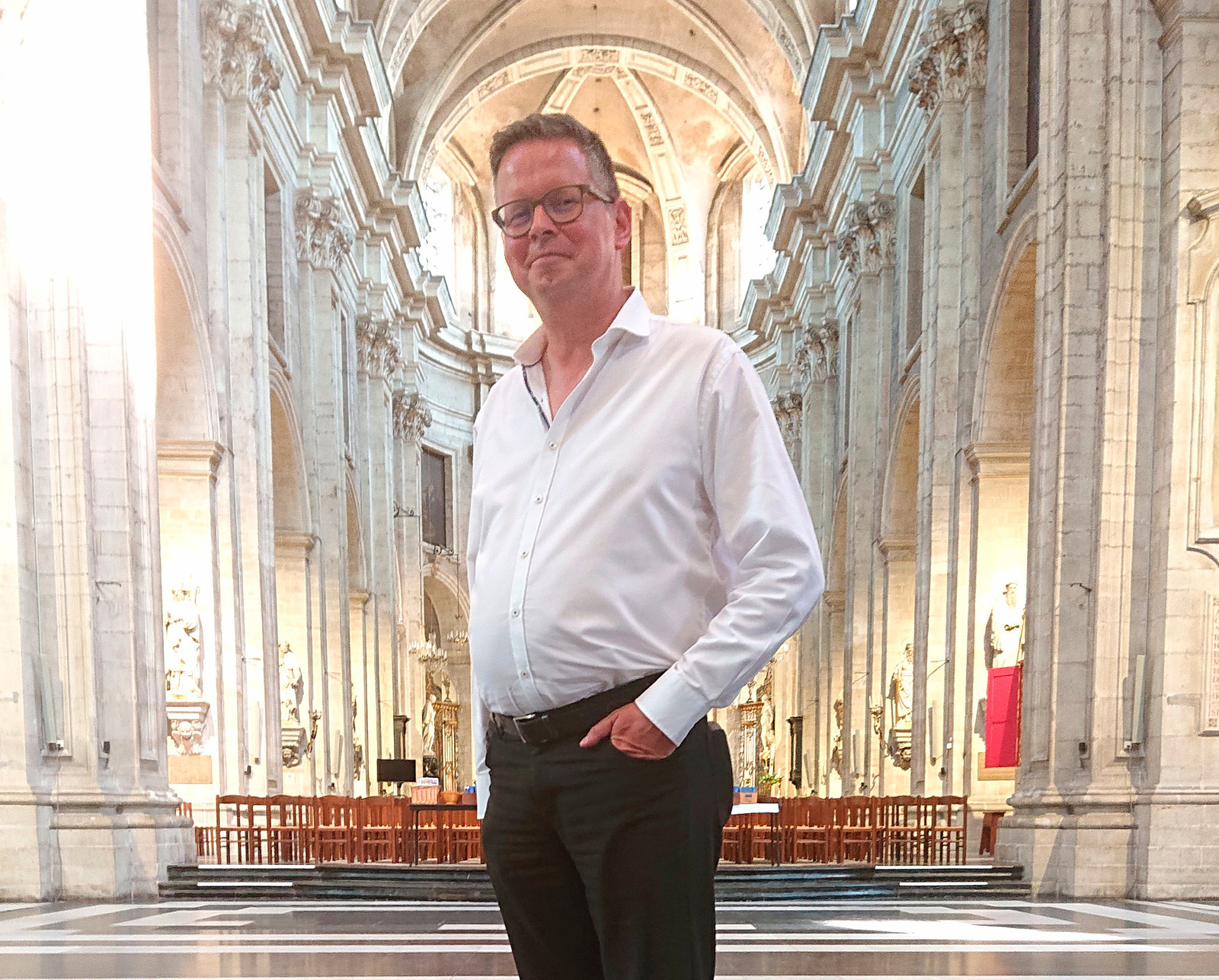 Priester-schrijver Pol Dehullu publiceert tweede roman, die zich ...