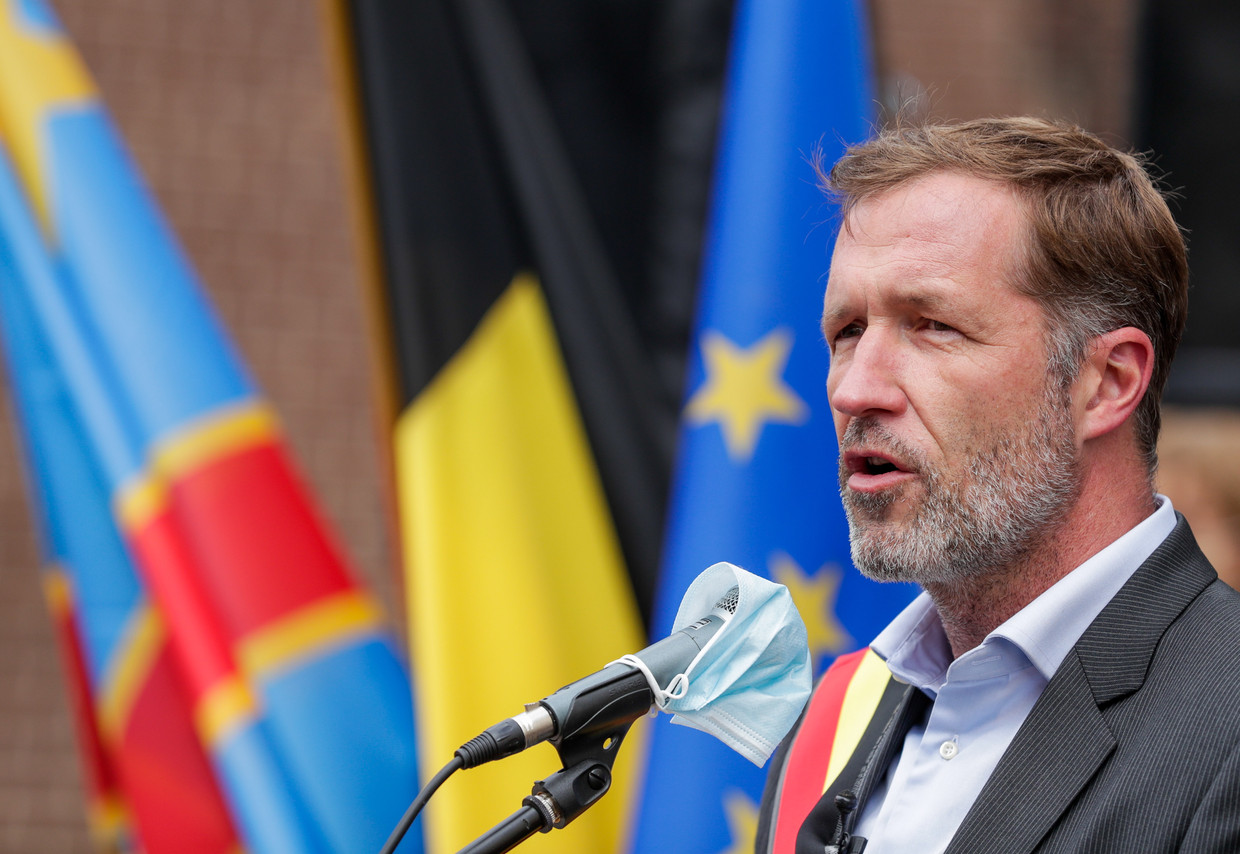 Hoe PS-voorzitter Paul Magnette al zijn troeven verspeelde | De Morgen