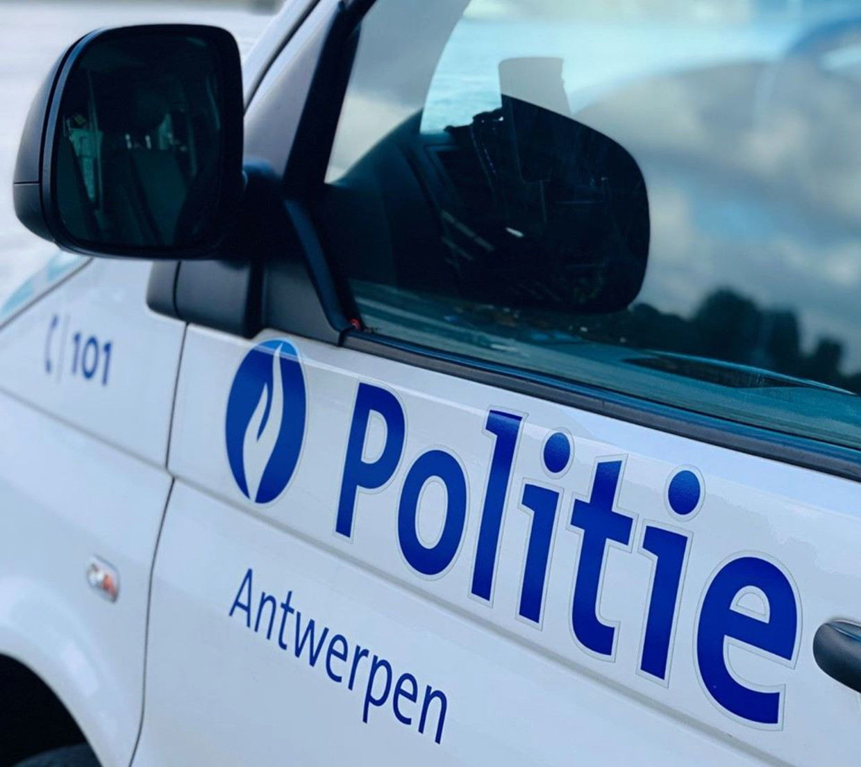 Antwerpse politie stopt busje met zwaarbewapende mannen | De Morgen