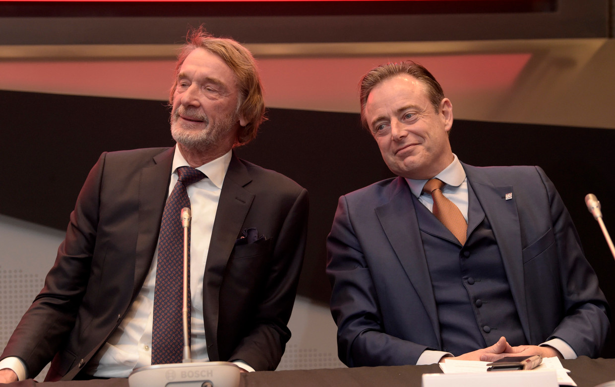 Wie is Jim Ratcliffe, de Ineos-topman voor wie Jambon en De Croo hun vakantie onderbraken?