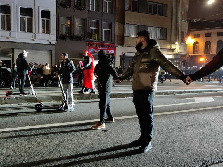 Supporters in Brussel en Antwerpen maken menselijke ketting tussen ...