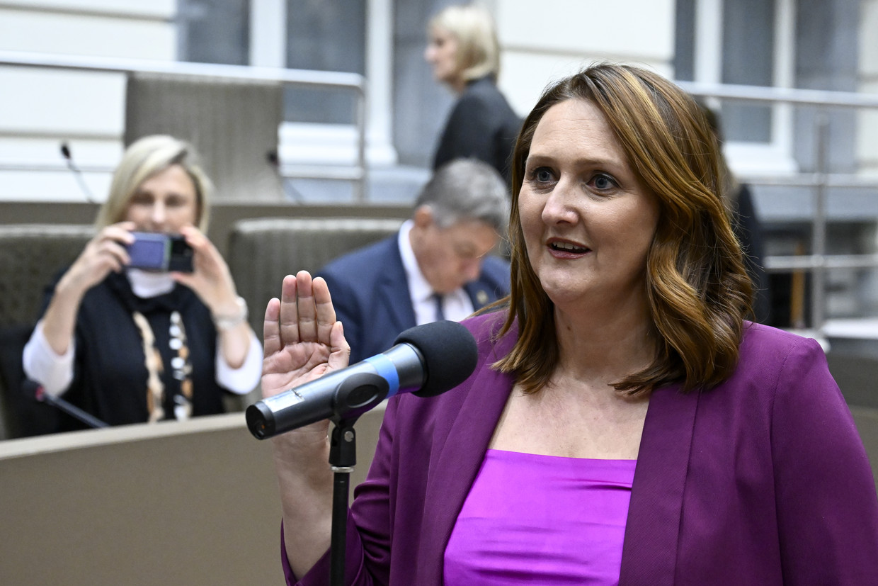 Gwendolyn Rutten legt eed af als nieuwe Vlaamse minister, Jambon had ...