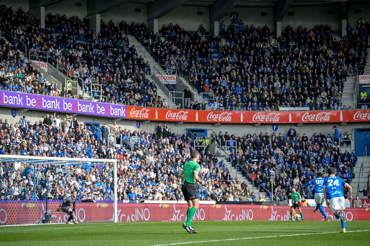 AA Gent deed er 14 jaar over om 23 miljoen euro schulden weg te werken, nu is die berg in één ...