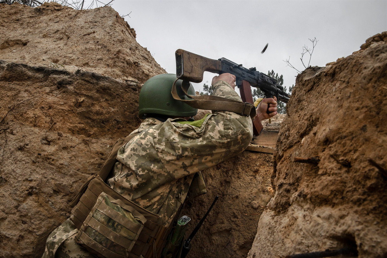 Schreeuwend vechten in het centrum of bombarderen via een scherm in de ...