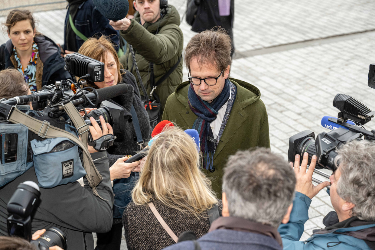 Advocaat van Reuzegommer ontvangt dreigbrief: ‘We zullen je ook eens ...