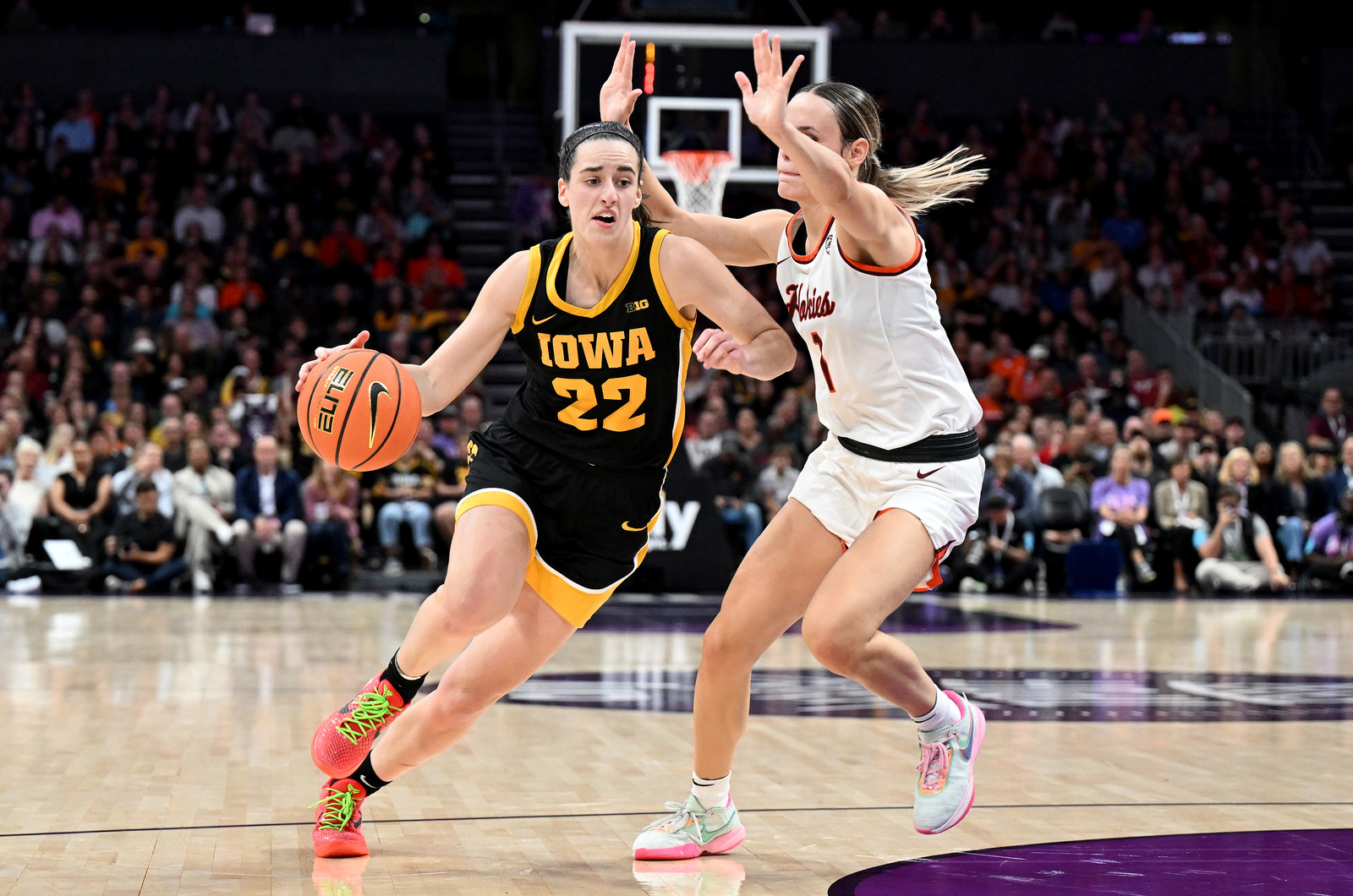 Hoe verder ze staat, hoe preciezer ze schiet: Clark maakt komaf met ...