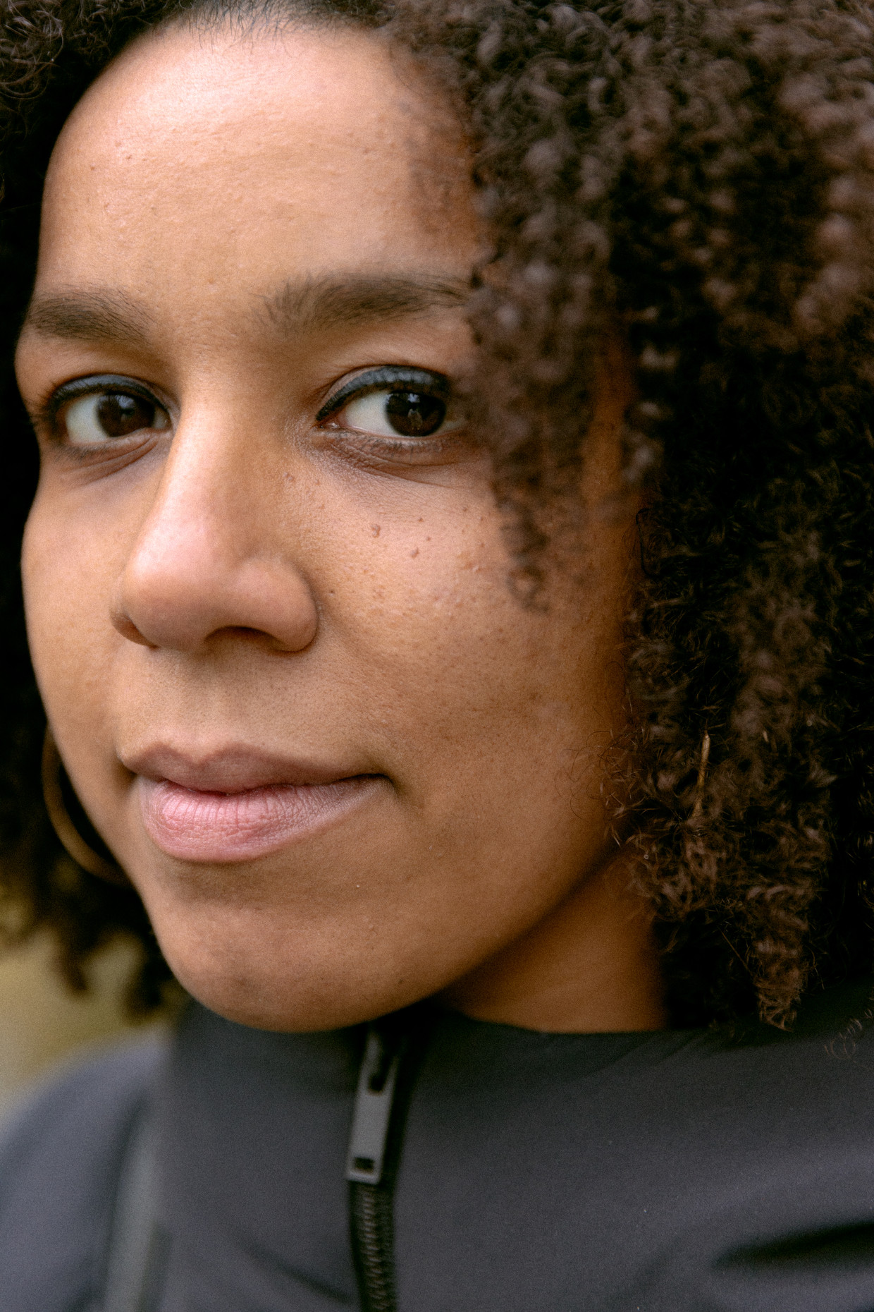 Simone Atangana Bekono: ‘Ik voel me vrijer als ik niet over mezelf schrijf’