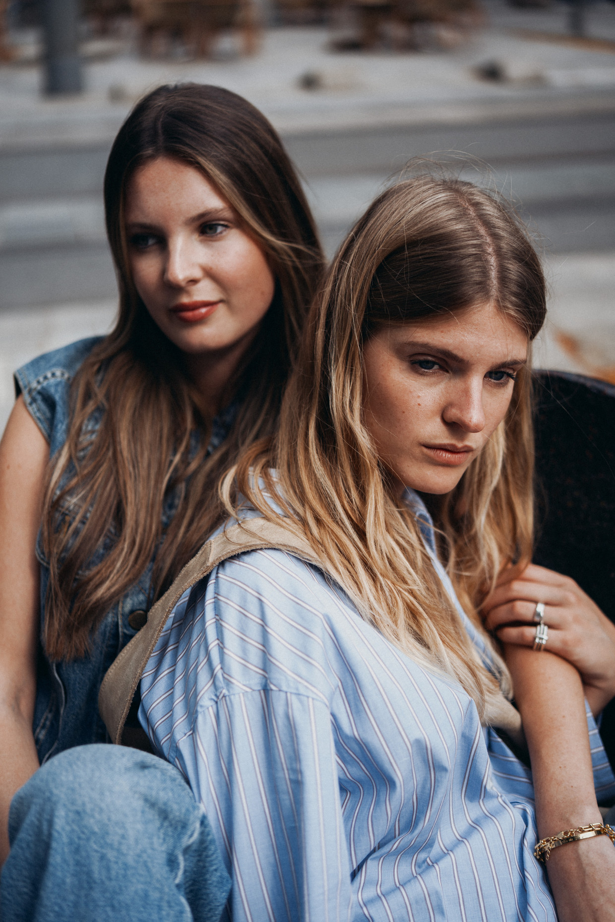 Emma Bale en zus Yentl: ‘We hebben dezelfde tattoos, maar dragen ook ...