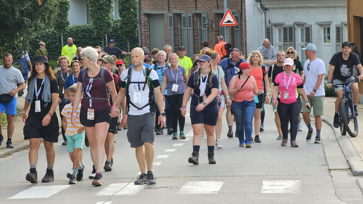 Meer dan 8.000 mensen lopen dodentocht uit | De Morgen