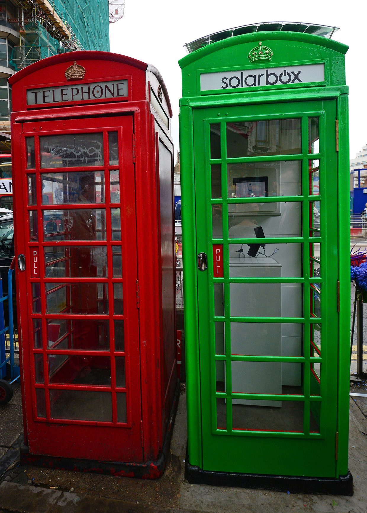 Rode telefooncel in Londen krijgt groene make-over (om telefoon te ...