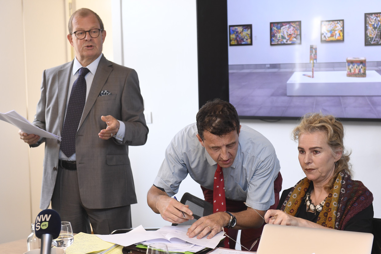 Deurwaarders vallen binnen op persconferentie over omstreden Russische ...