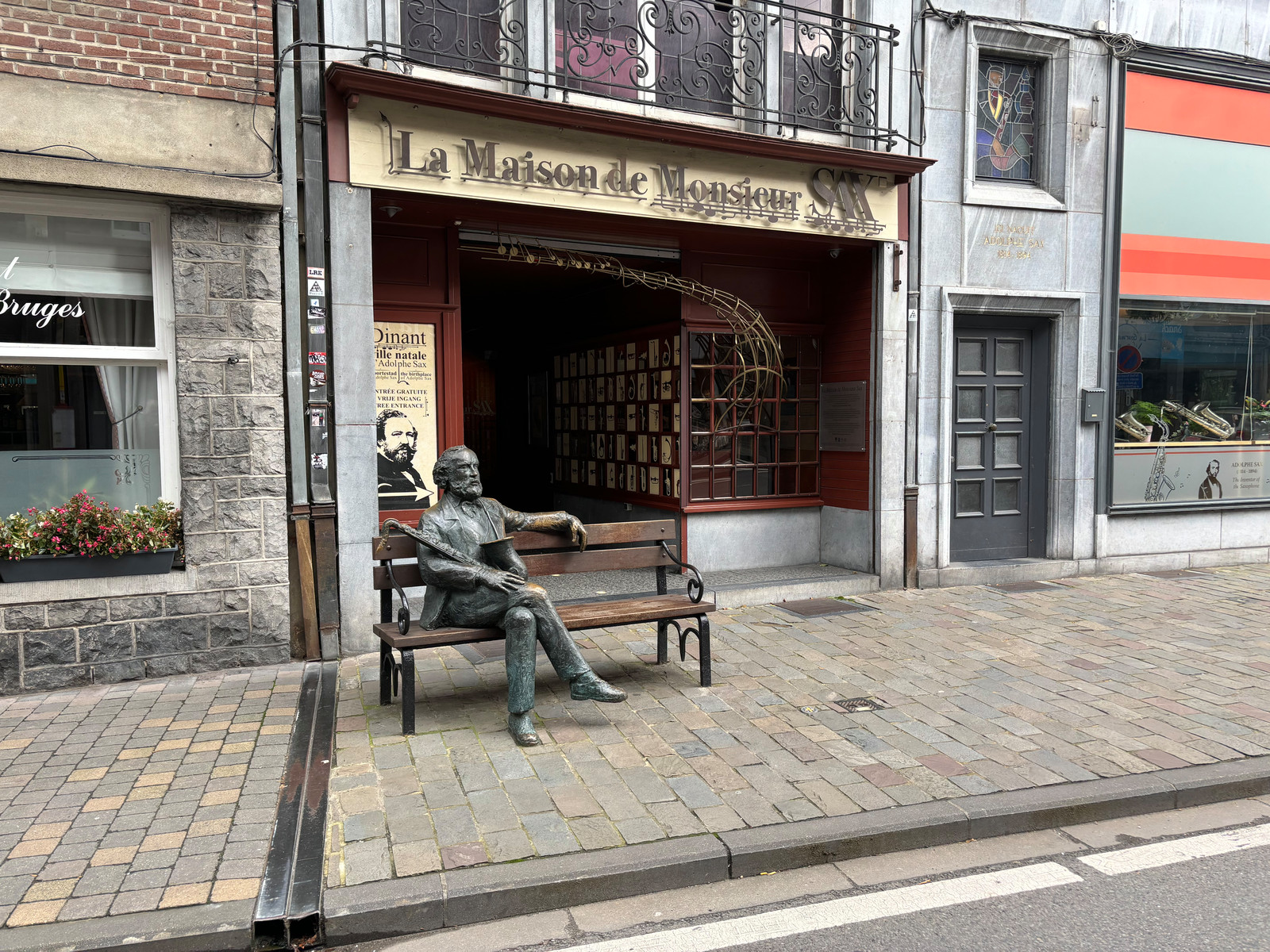 Sax & the City: in Dinant is de saxofoon overal te zien en te horen