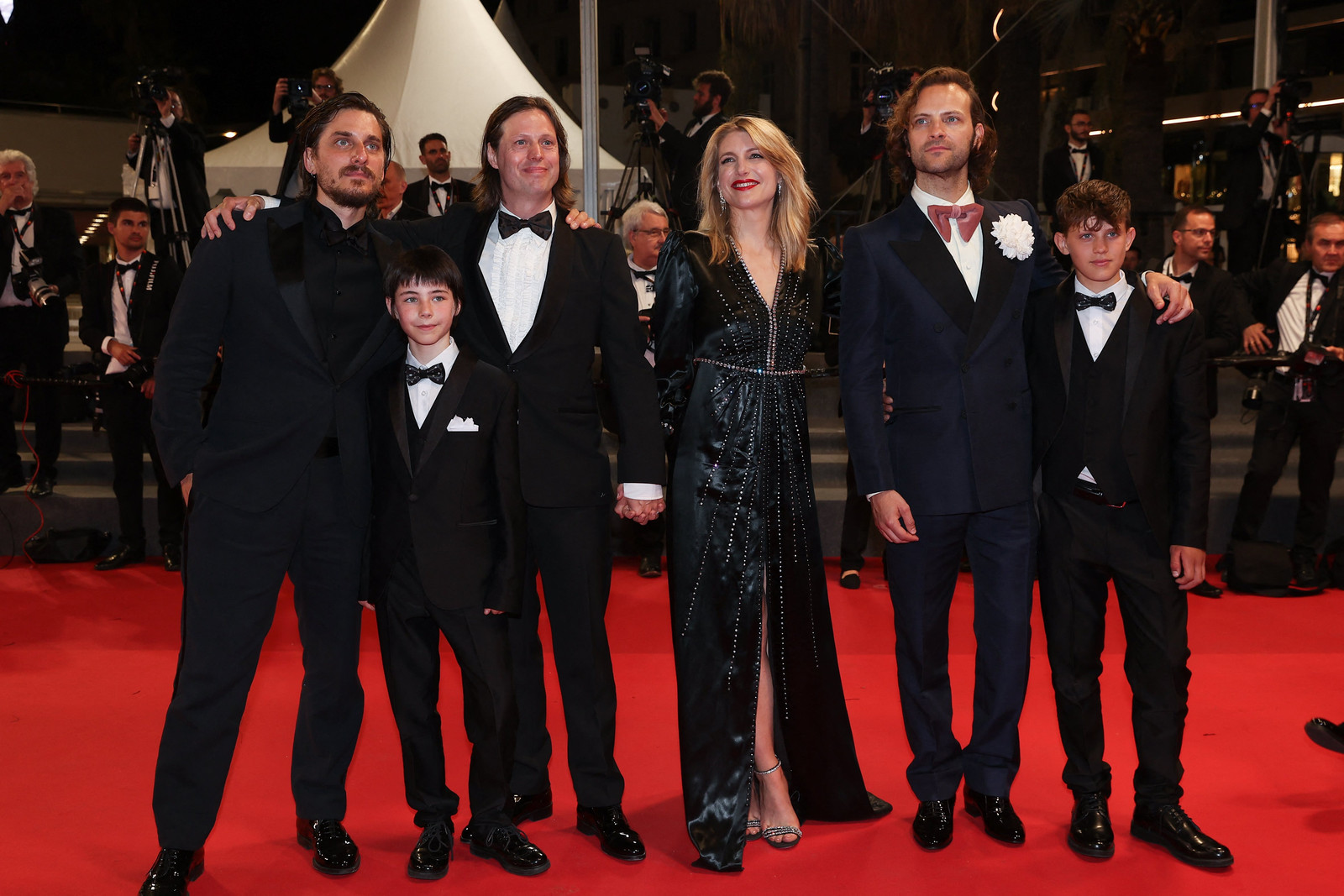 Felix Van Groeningen en Charlotte Vandermeersch na de rode loper in ...