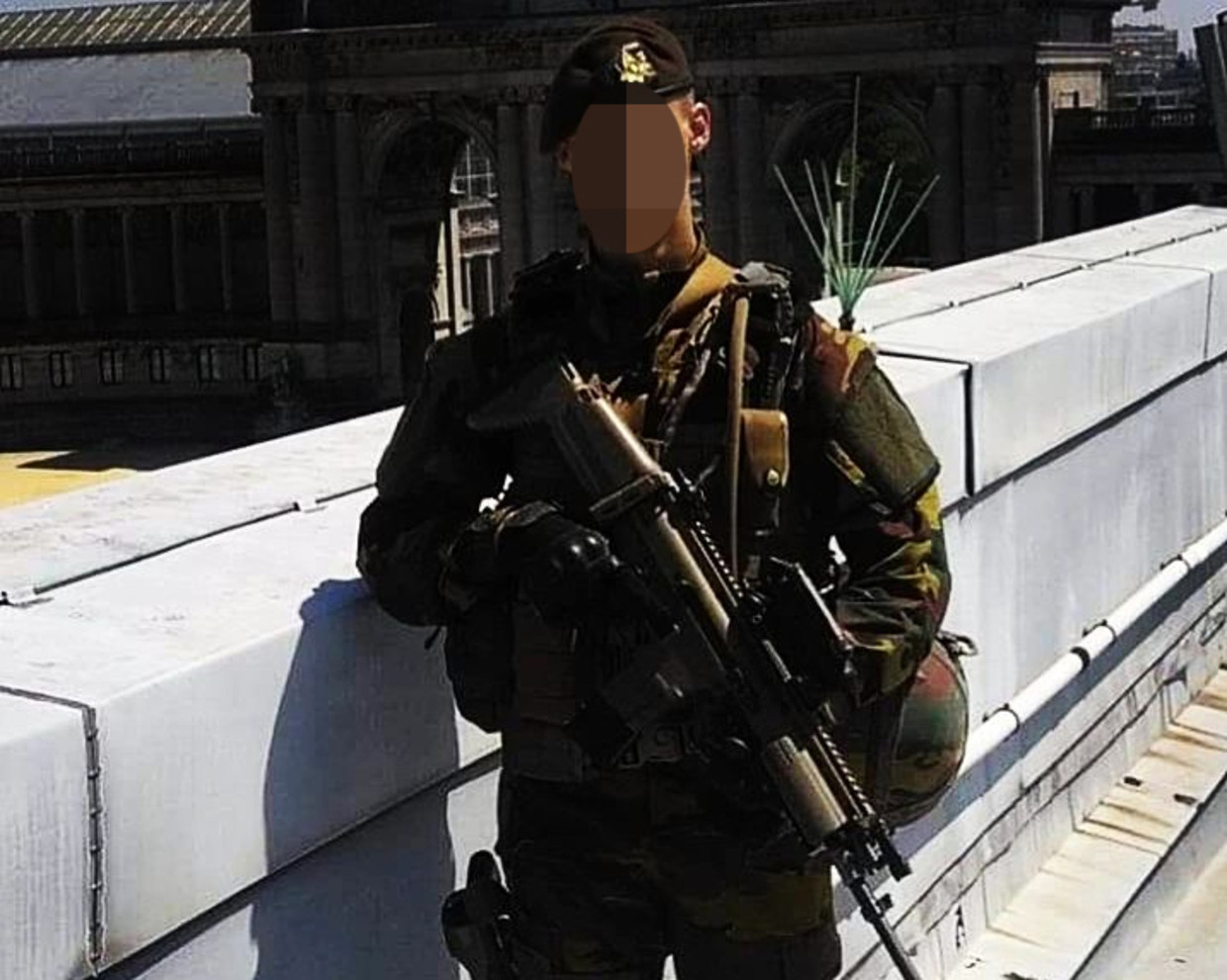 Wie is Sam H., de oud-militair die premier De Croo dood wil? ‘Het leger ...