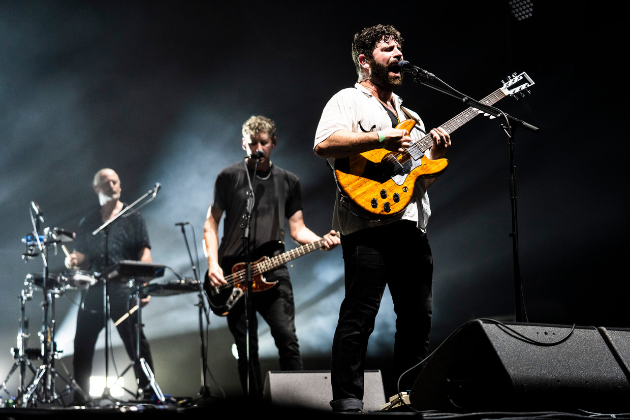 Live - Pukkelpop. Als Foals zich ergens in stort, dan leggen ze de kop ...