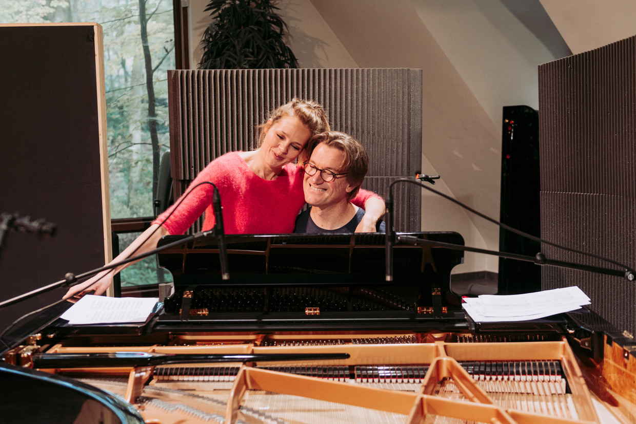 Eén piano en één stem brengen Broadway-oeuvre van Leonard Bernstein tot ...