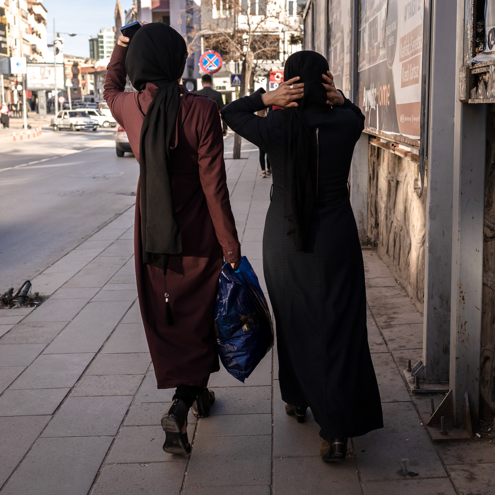 In Turkije ging de strijd juist om het recht het hoofd te bedekken ...