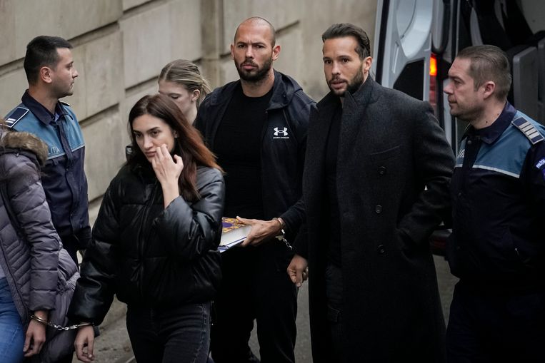 Roemeense vrouwen leggen uit hoe misogyne influencer Andrew Tate hen ...