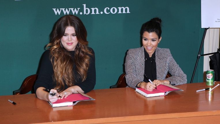 Khloe en Kourtney promoten nieuwe roman ... zonder Kim | De Morgen