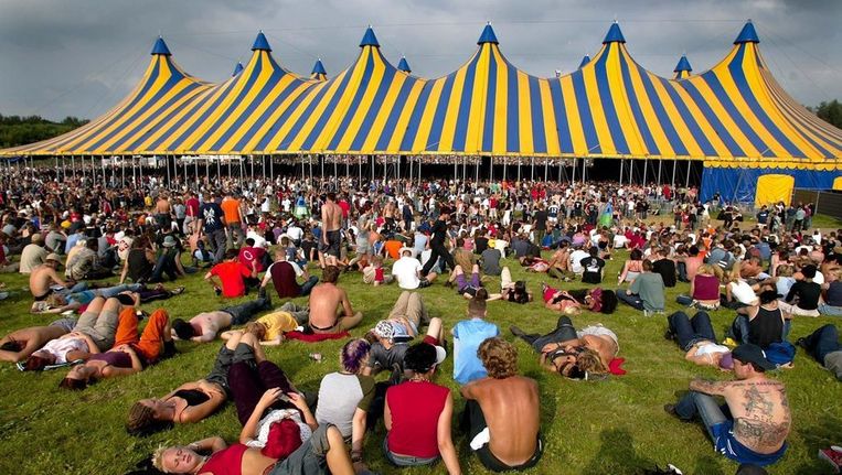 Moet Lowlands de Alpha-tent niet eens gaan afbreken? | De Morgen