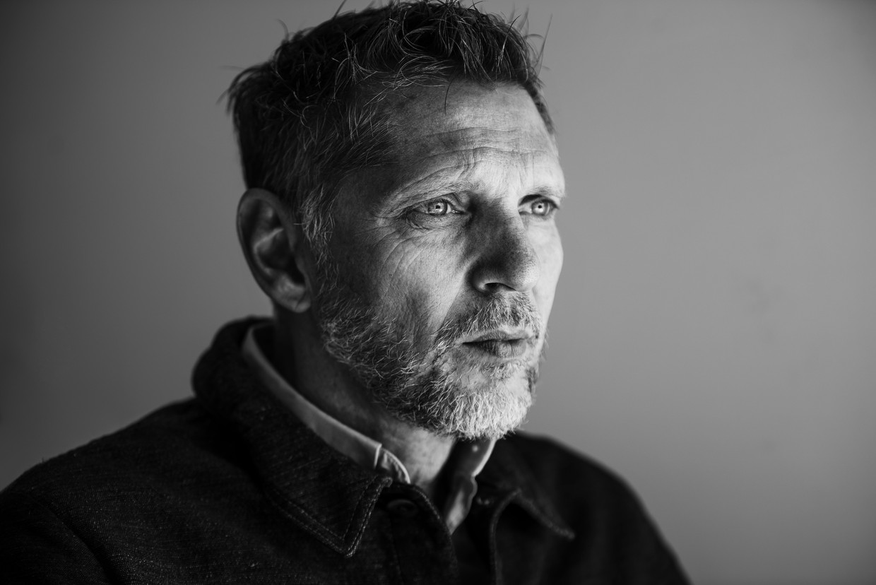 Fotograaf Erwin Olaf (64) onverwachts overleden, enkele weken na ...