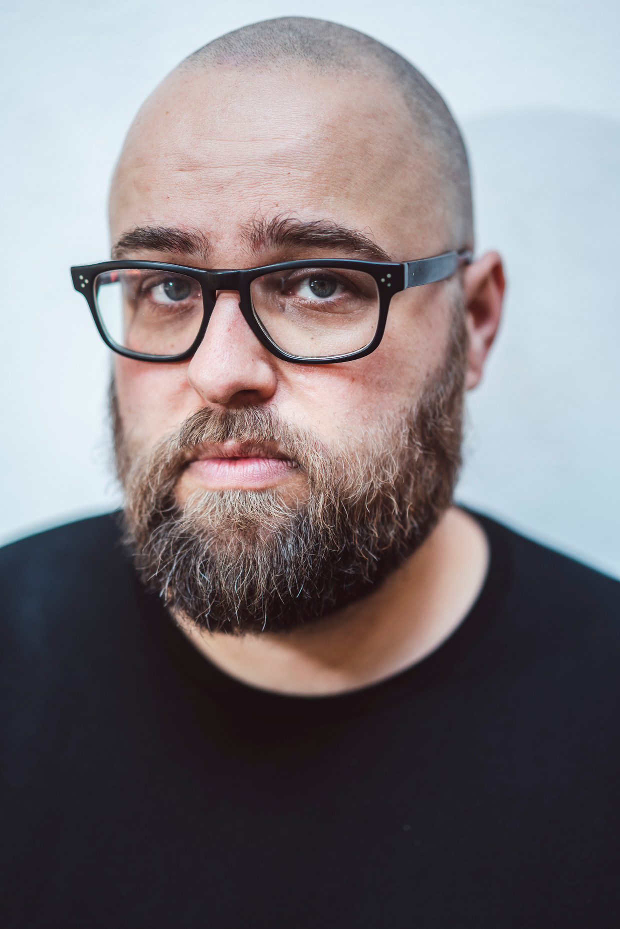 Dood aan de televisie! Frederik De Backer bundelt zijn ‘DM Zapt’-columns