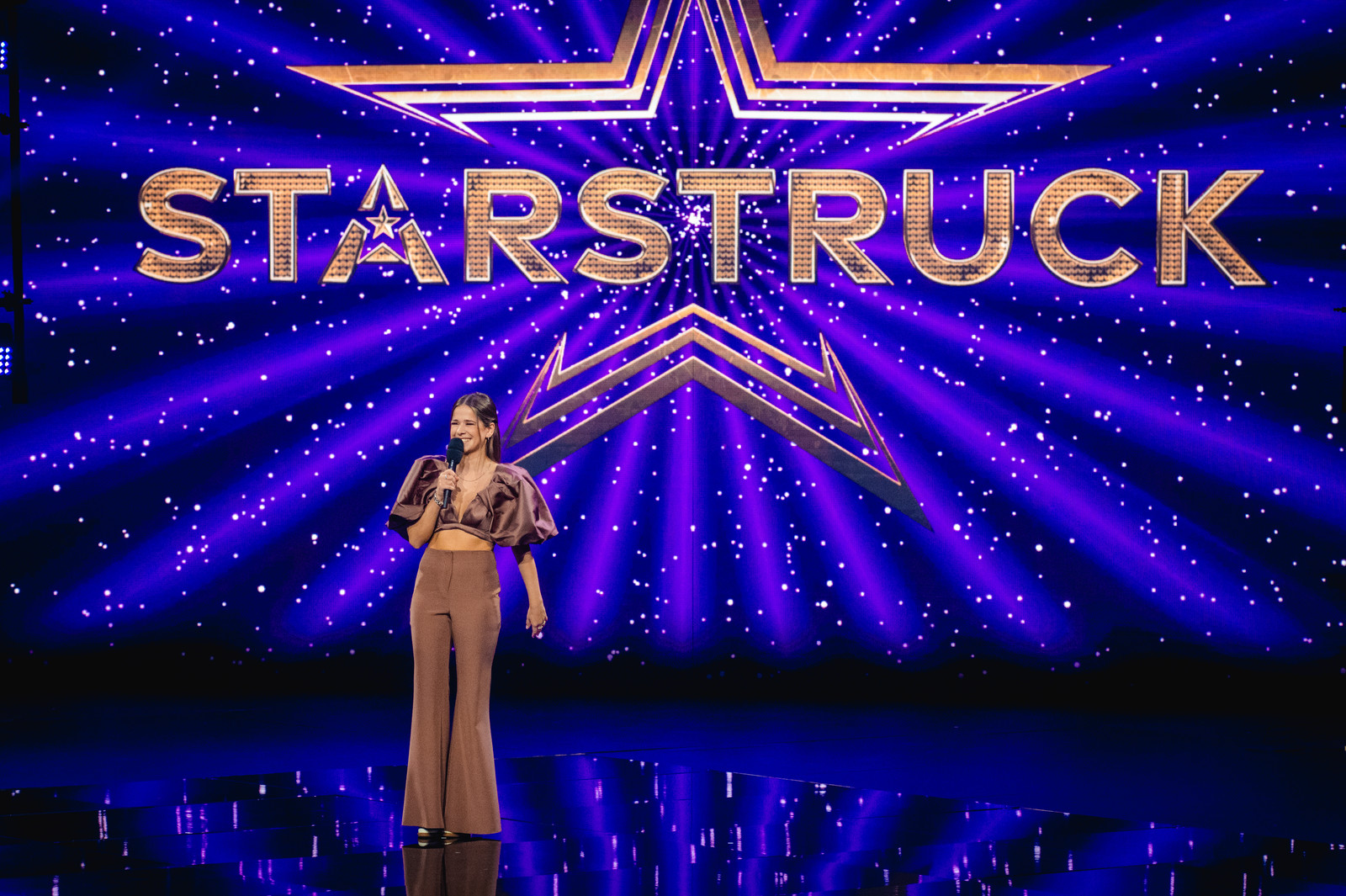 Enigszins catatonisch zaten we te staren naar deze talentenjacht, ook al liepen de kandidaten ...