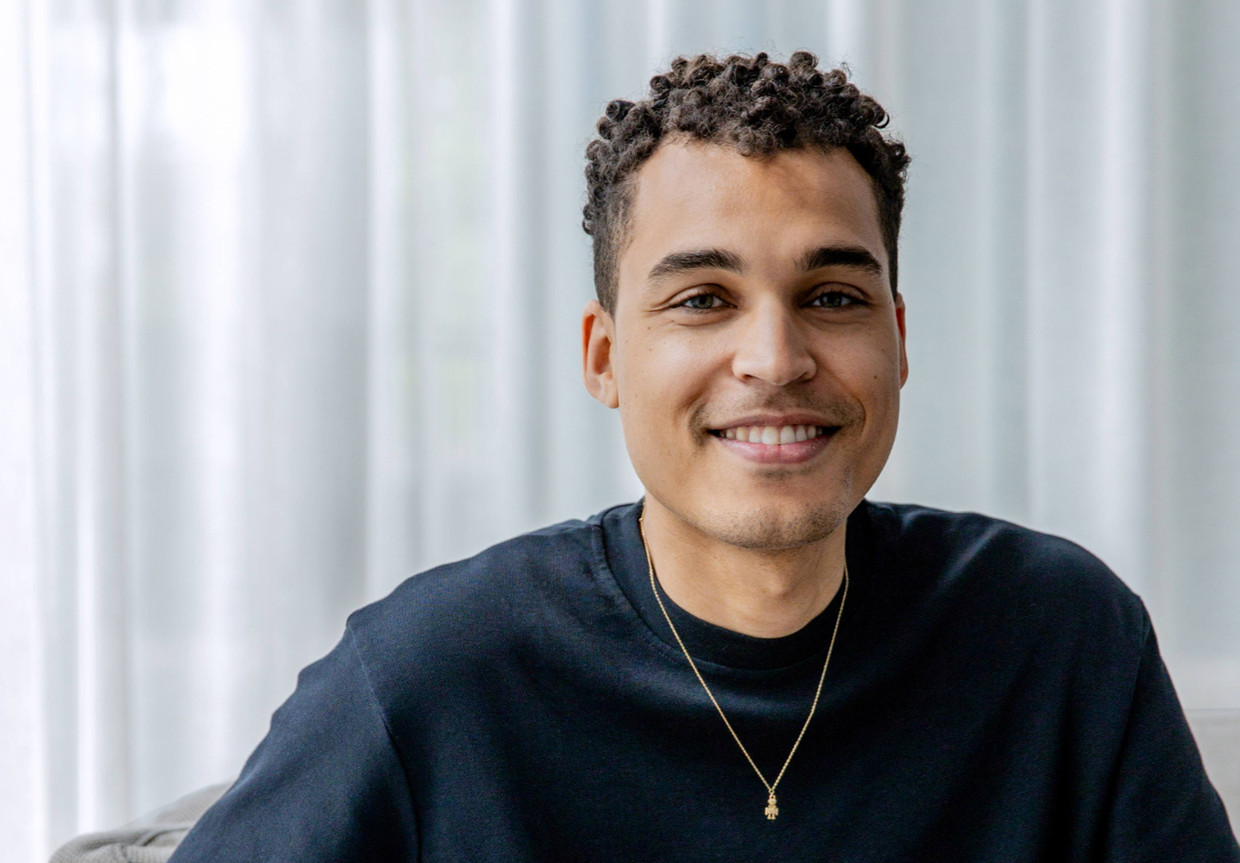 Aster Nzeyimana debuteert vanavond als voetbalcommentator bij VTM ...