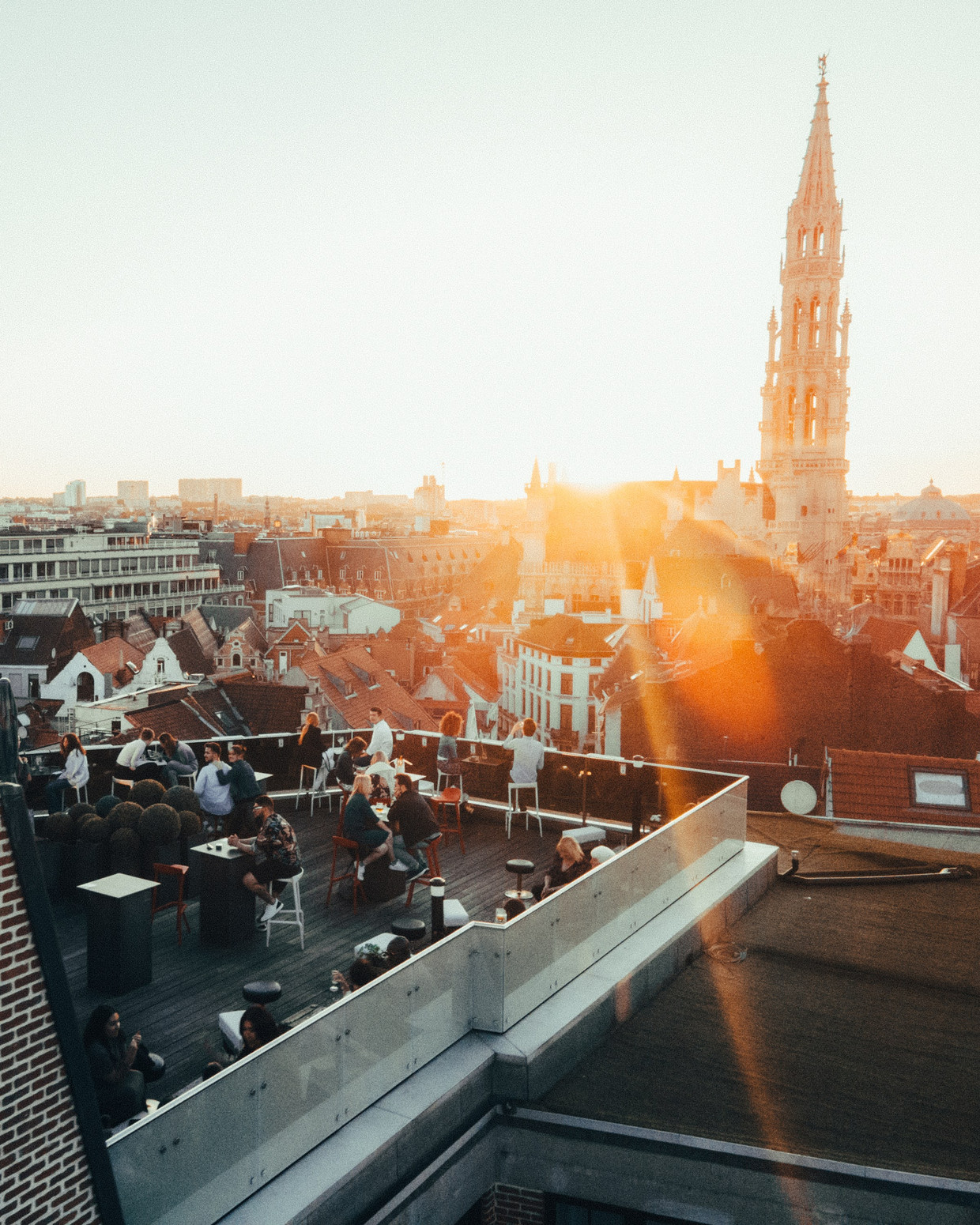 Twaalf rooftopbars in Vlaanderen en Brussel die smeken om een zomers ...