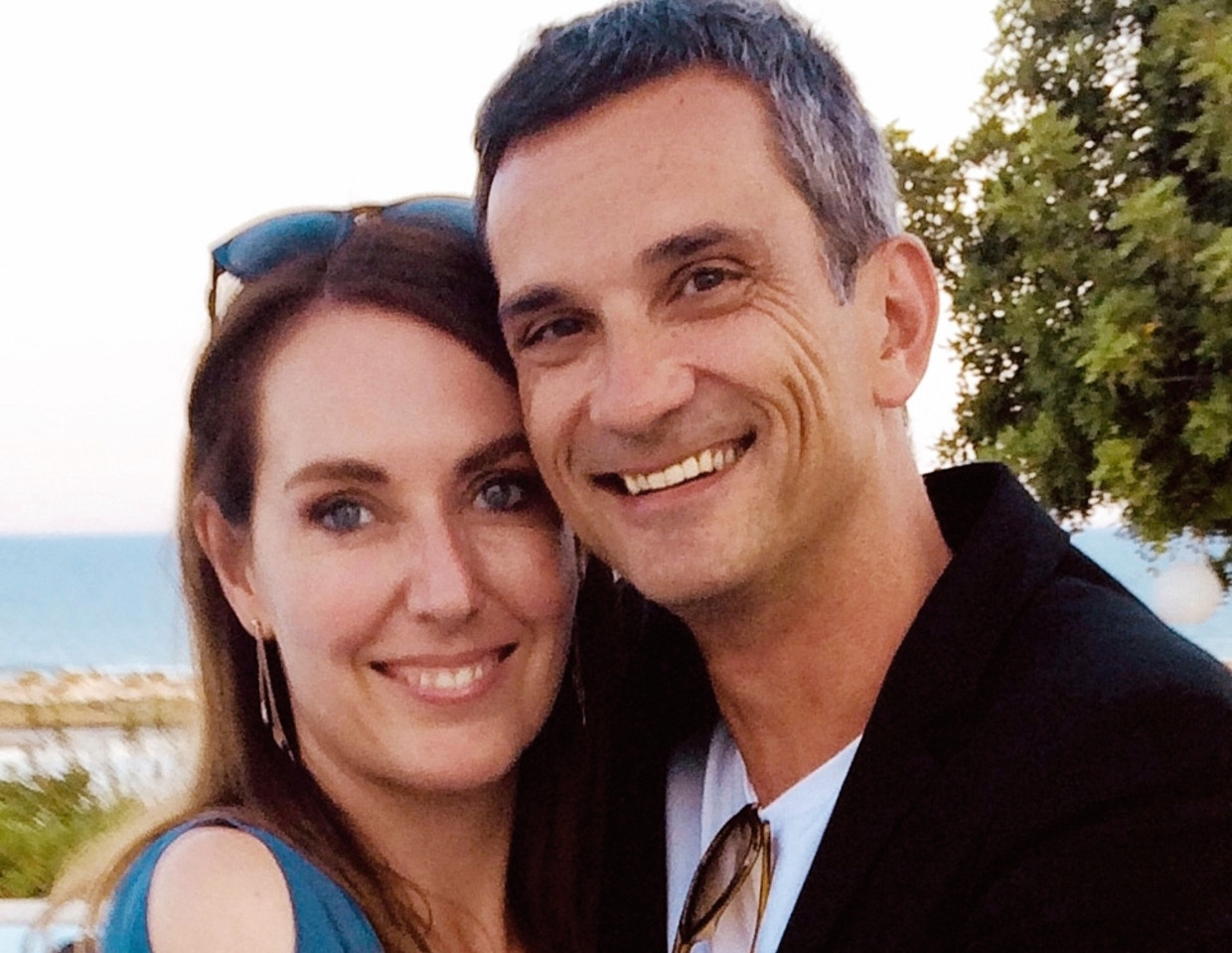 Beste vrienden vinden sinds jaren vermiste trouwring van Christophe ...