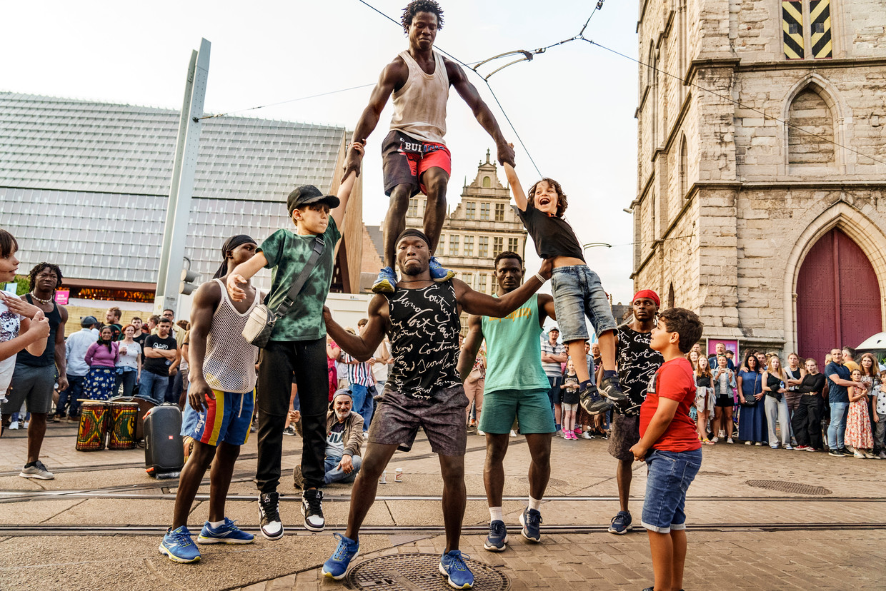 Over de koppen lopen op de Gentse Feesten | De Morgen