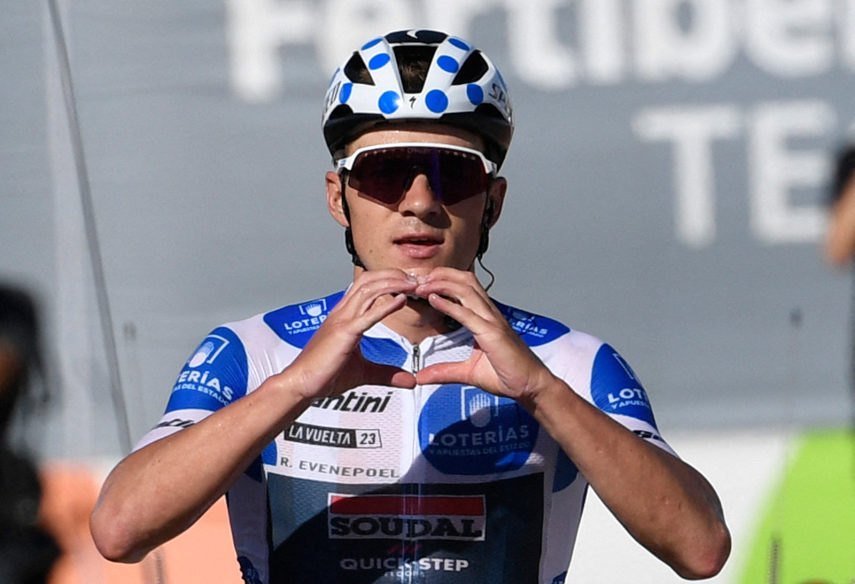 Remco Evenepoel pakt na lange aanval derde ritzege in Vuelta en is ook ...