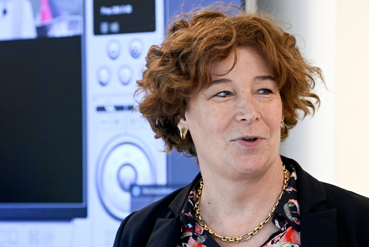 Minister De Sutter laat verkoopovereenkomst tussen Bpost en Golden ...