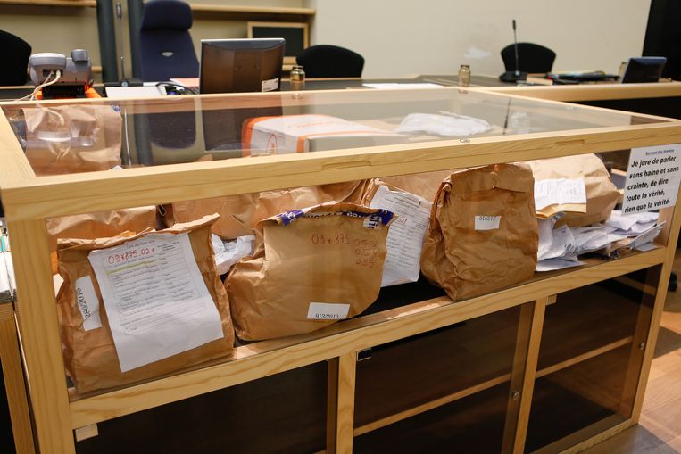 Voor een Duvel wou Laurette gerust de oom bevredigen, maar de neef niet ...