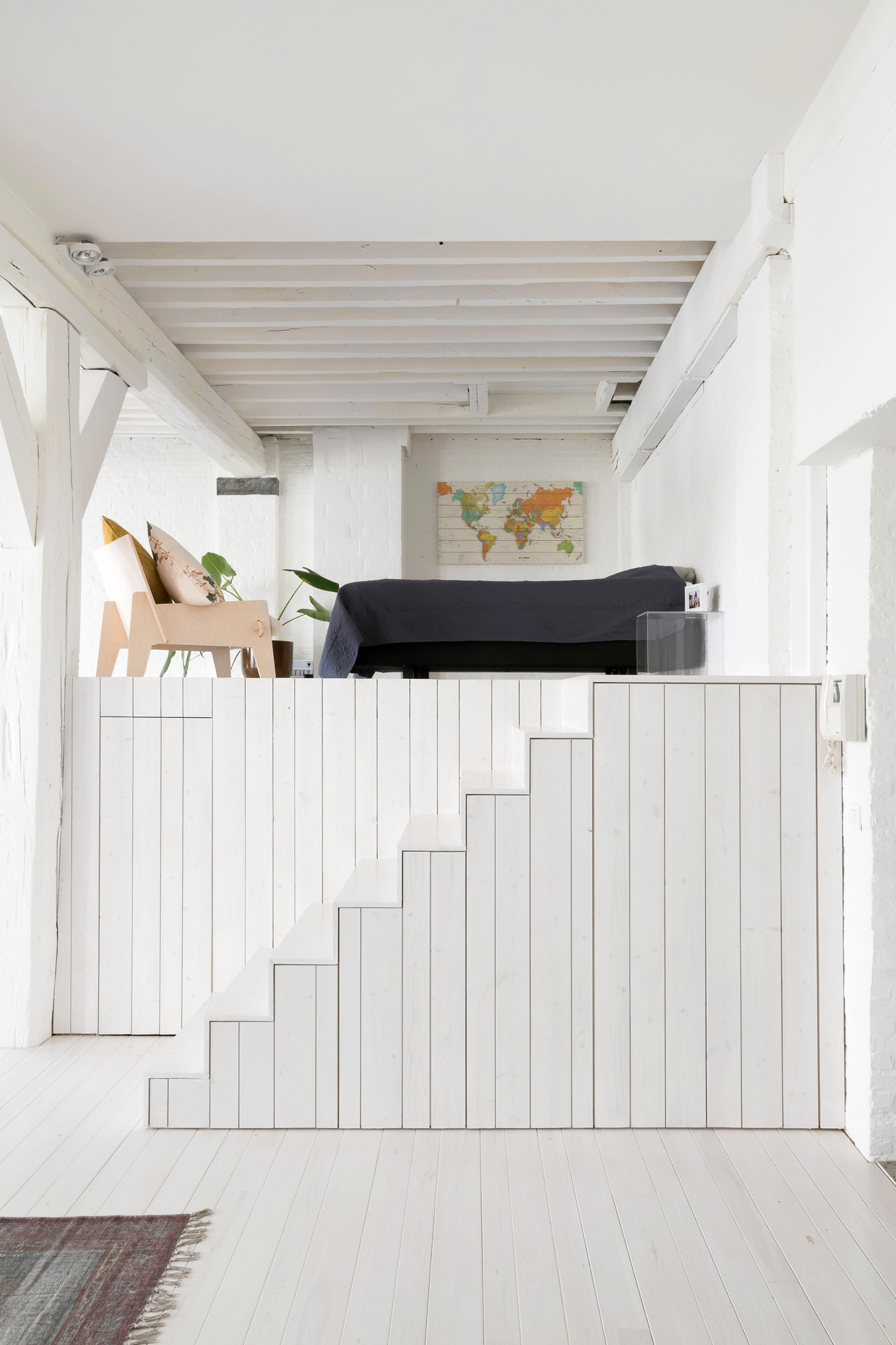 Binnenkijken in een witter dan witte loft | De Morgen