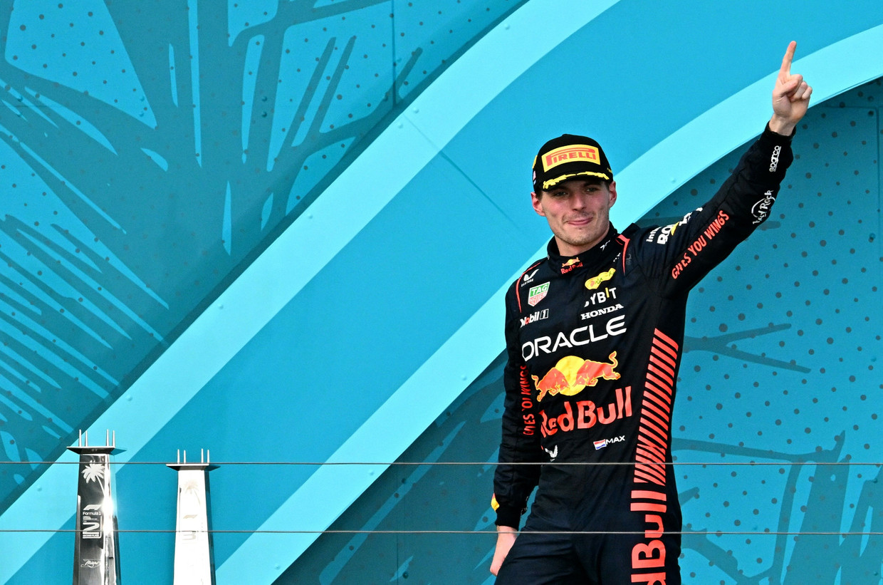 Max Verstappen met spectaculaire inhaalrace van plek negen naar de winst in Miami