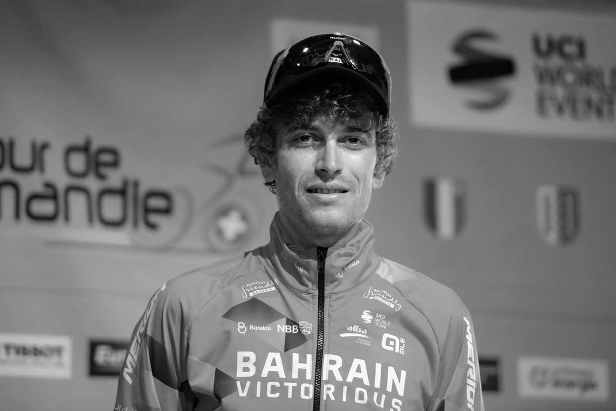 26-jarige wielrenner Gino Mäder overleden na val in ravijn, renners in ...