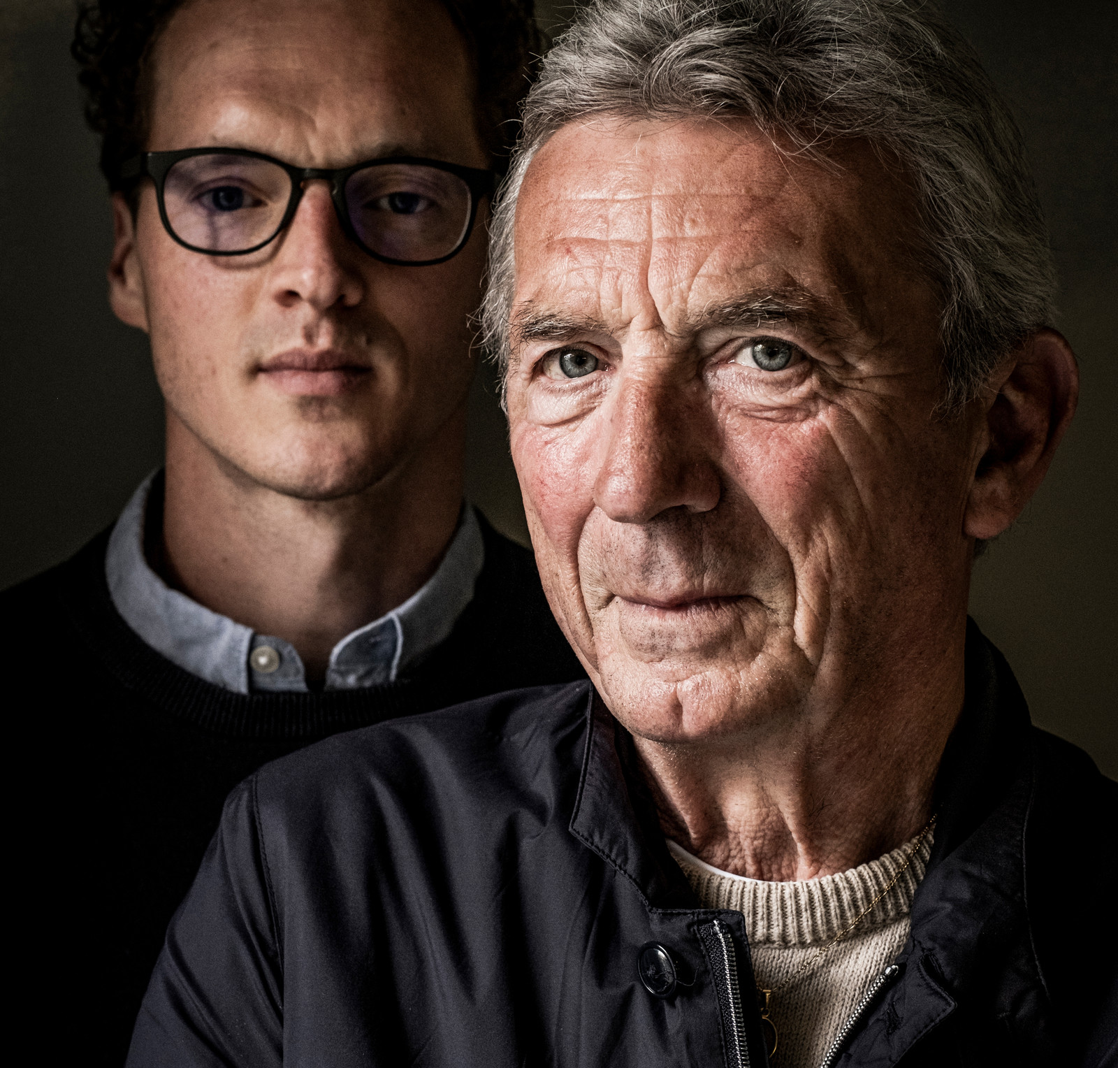 ‘Witse’-scenarist en stiefzoon over hun verslaving: ‘Ik lag te bleiten ...