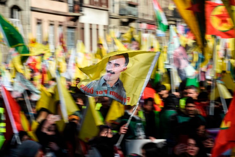 Duizenden Koerden demonstreren in Straatsburg en roepen op tot de ...