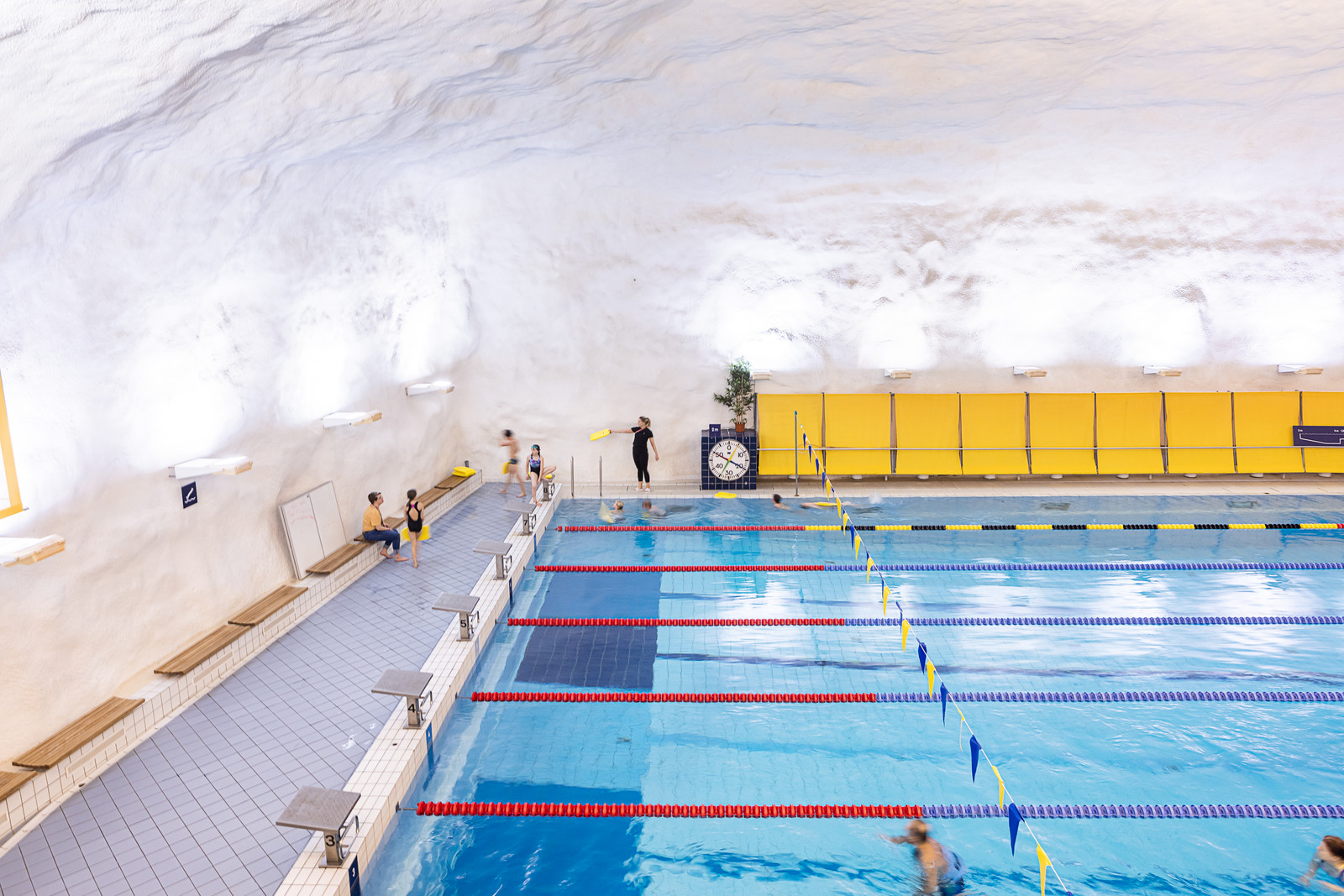 Een vijftigmeterbad in een ondergrondse bunker: Finland kent de gevaren ...