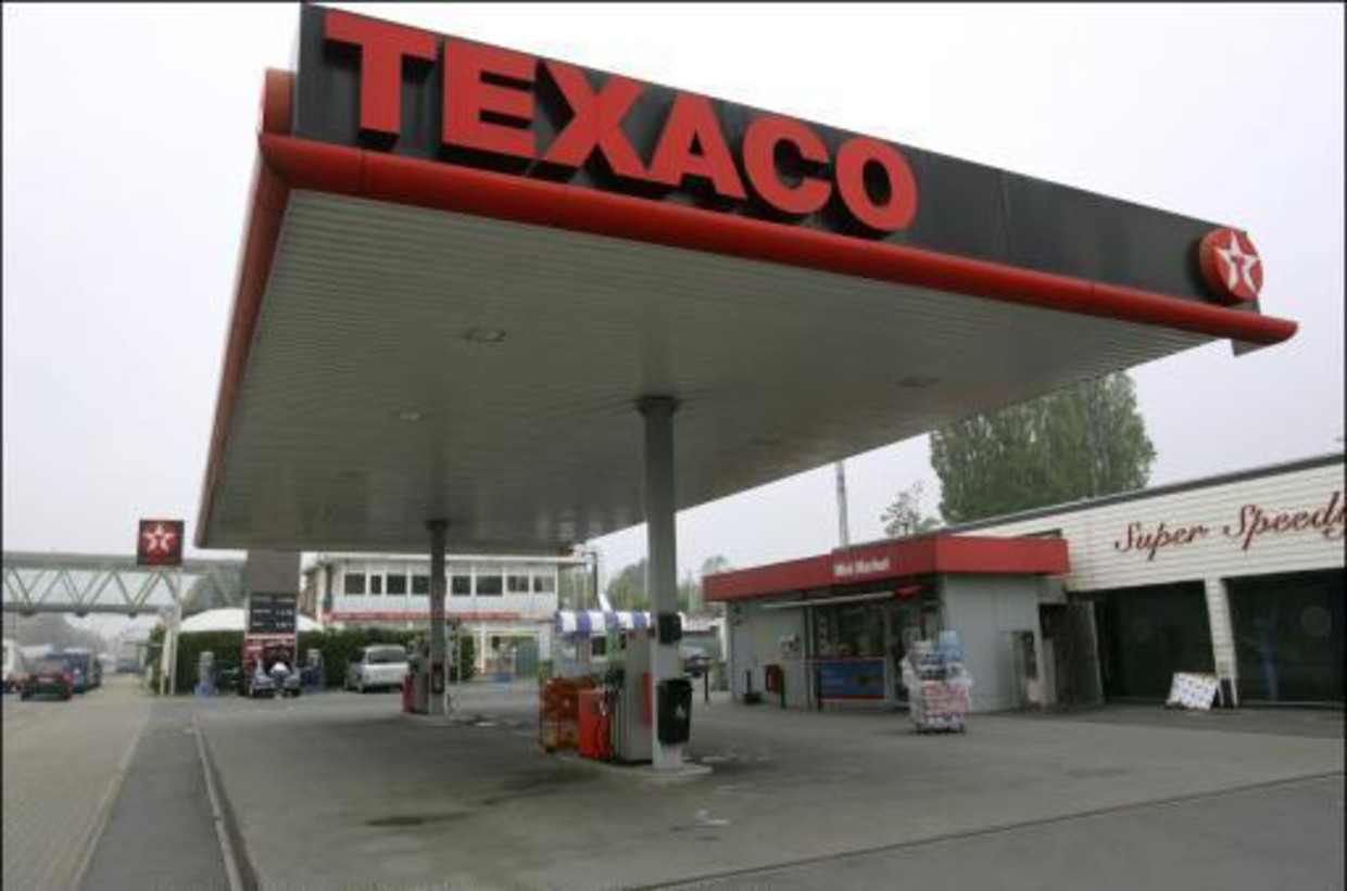 Twee mannen overvallen tankstation in Ukkel | De Morgen