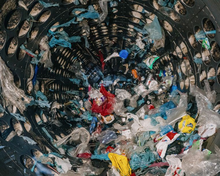 ‘Tsunami’ van spotgoedkoop nieuw plastic doet onze recyclagebedrijven ...