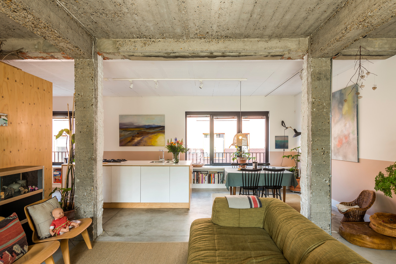 Heidi en haar dochter wonen in een lichte, loftachtige flat in het hart ...