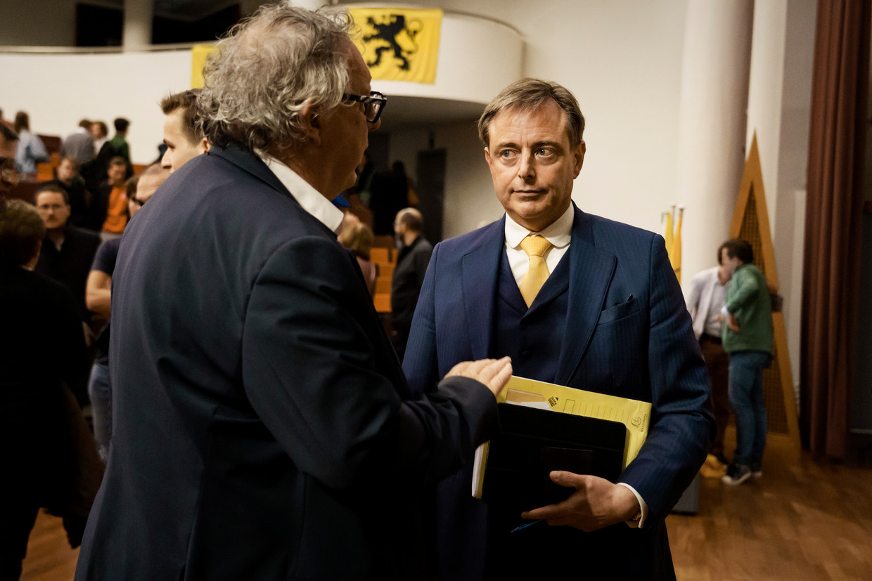 Op de eerste woke-lezing van Bart De Wever (N-VA) in Leuven: ‘Vlaams ...