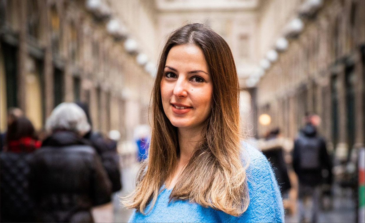 Politica? "Stuur maar een naaktfoto” | De Morgen